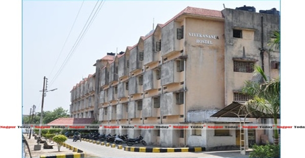 Mob of 150-strong locals attack Boys Hostel of YCCE, damage property ...