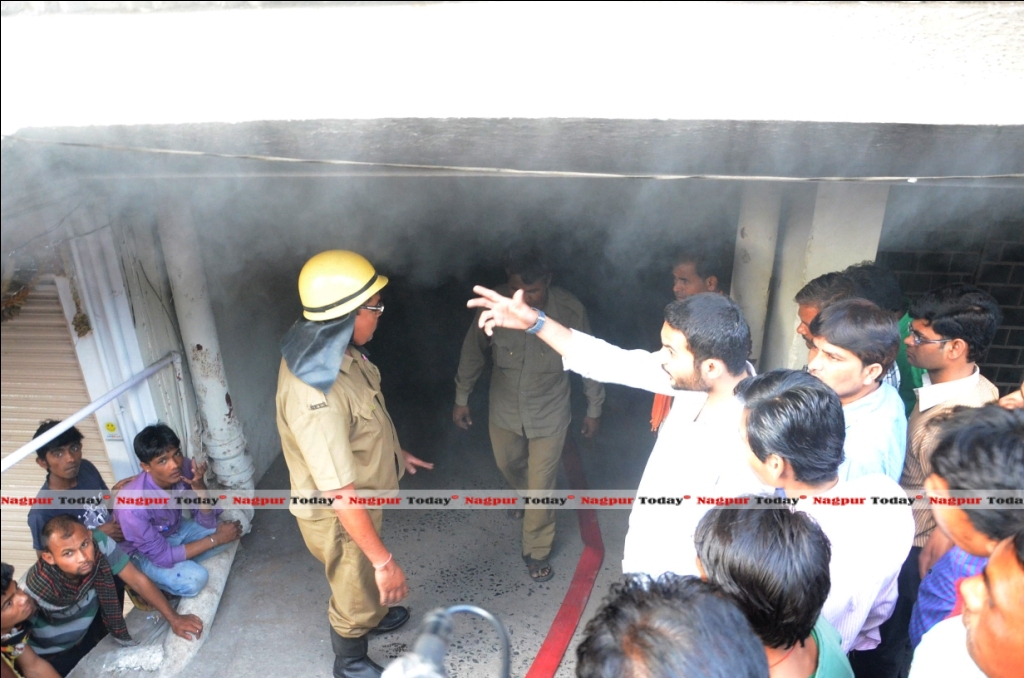 Major fire at Amar Jyoti Palace in Dhantoli near Lokmat Square Nagpur ...