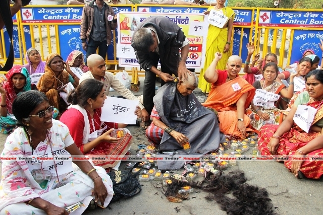 Women and men tonsure their heads to demand liquor ban in Buldana ...