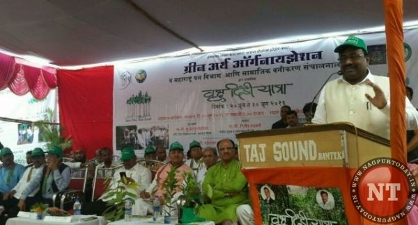 Mungantiwar flags off ‘Vruksha Dindi’ from Ramtek to boost green cover ...