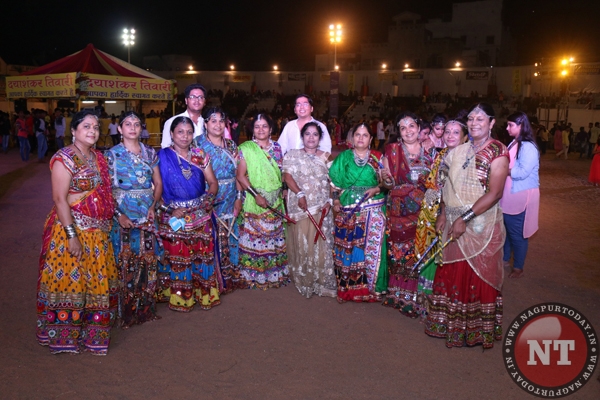 Day 3: Scintillating garba chants turns groovy at Lotus Maha Raas Garba