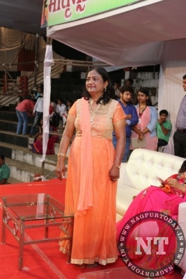 Day 3: Scintillating garba chants turns groovy at Lotus Maha Raas Garba