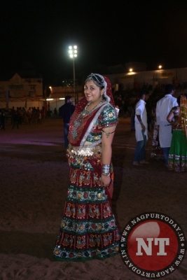Day 3: Scintillating garba chants turns groovy at Lotus Maha Raas Garba