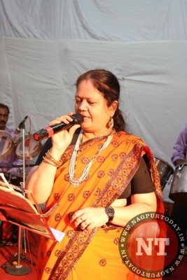 Day 3: Scintillating garba chants turns groovy at Lotus Maha Raas Garba