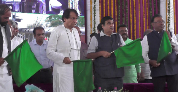 Rail Min flags off Ajni-Pune AC train from Nagpur, inaugurates 20 new ...