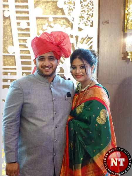 Vinit and Mansi enters wedlock with band, baaja, baraat ... & style too ...