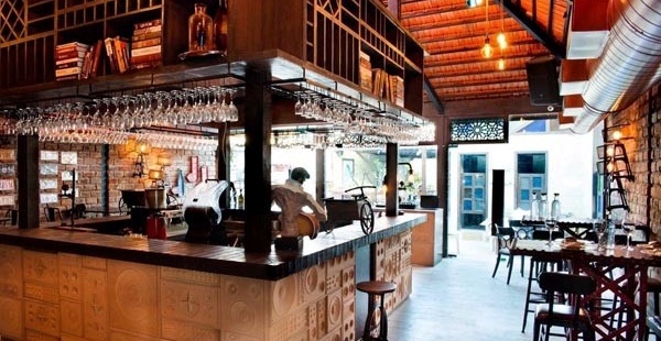 नागपुर के सदर स्थित सिज़िंग रेस्टोरेंट में कभी भी हो सकता है मुंबई की ...