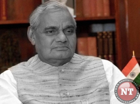Former Prime Minister Atal Bihari Vajpayee dies: 'अटल' अध्यायाची सांगता ...