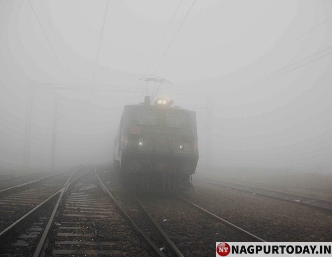34 trains hit due to low visibility in Delhi Nagpur Today : Nagpur News