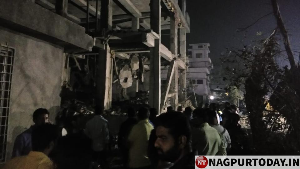 9 killed in an explosion blast at a chemical factory in Tarapur midc ...