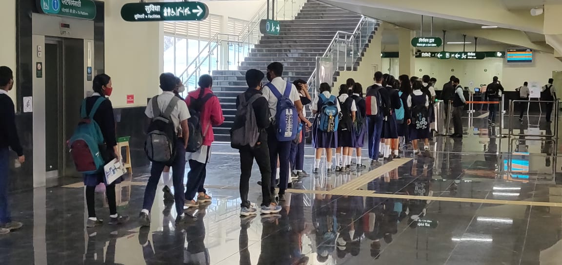 Two trucks of tainted Abhi Engineering Co caught with stolen material ...