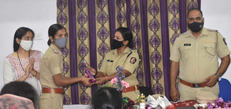 DCP Vinita Sahu felicitates woman officials on the occasion of ...