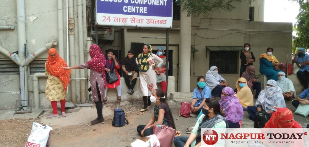 Video: Nurses of Lata Mangeshkar Hospital stage agitation against ...