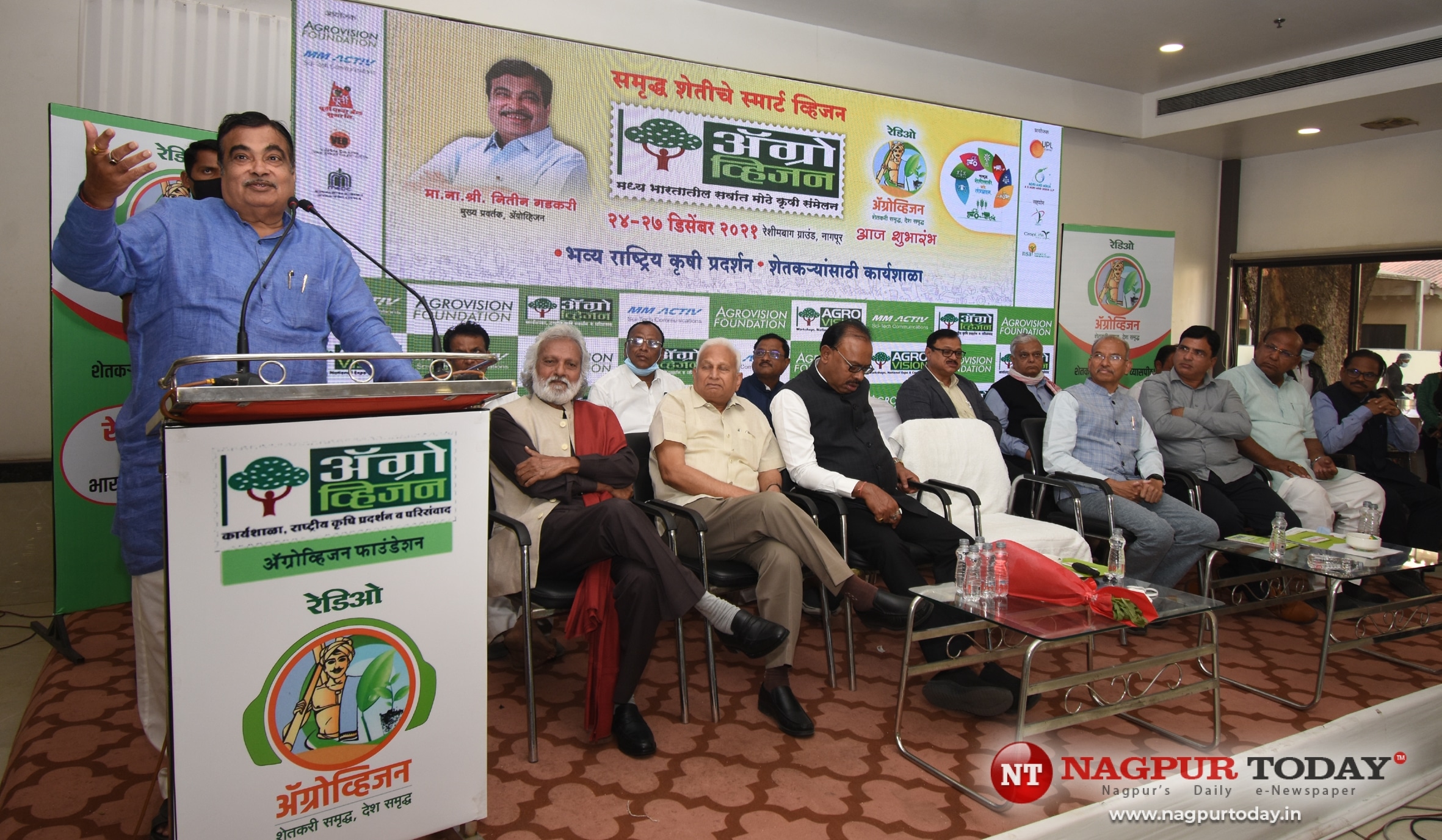 Gadkari launches Agro Vision Radio in Nagpur