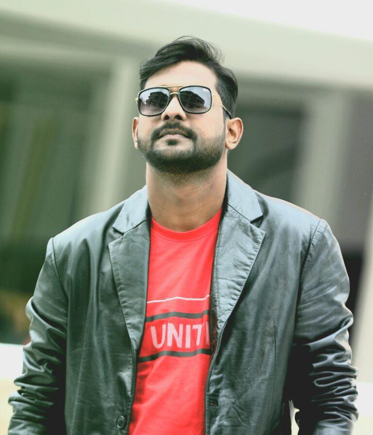 Nagpur’s Ashish Dhomne conferred with Silver Play Button by YouTube