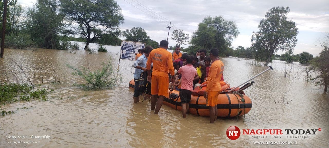 Nagpur SDRF team rescue around 400 people from flood-affected village ...
