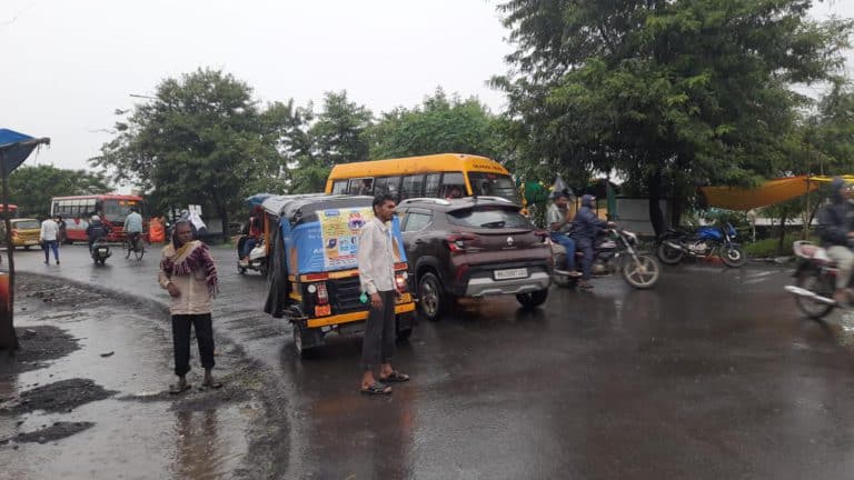 In Pics: Rain disrupts life in Kalamna, Pili Nadi overflows from Old ...