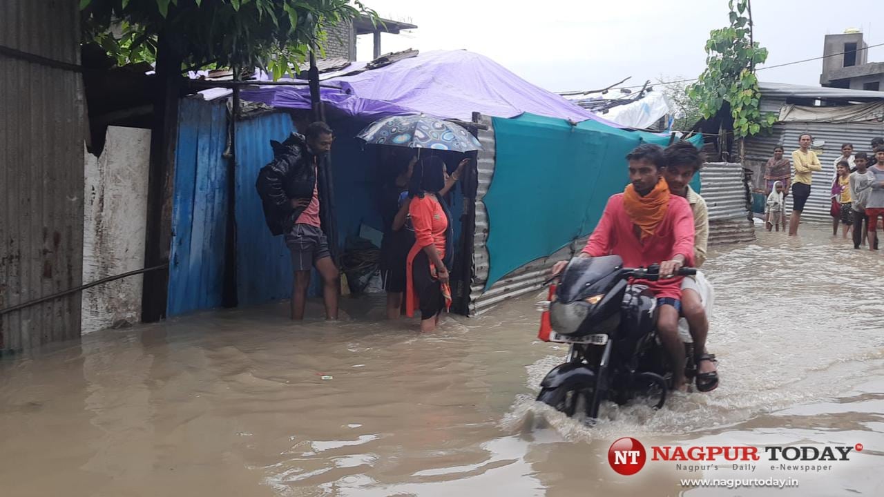In Pics: Rain disrupts life in Kalamna, Pili Nadi overflows from Old ...