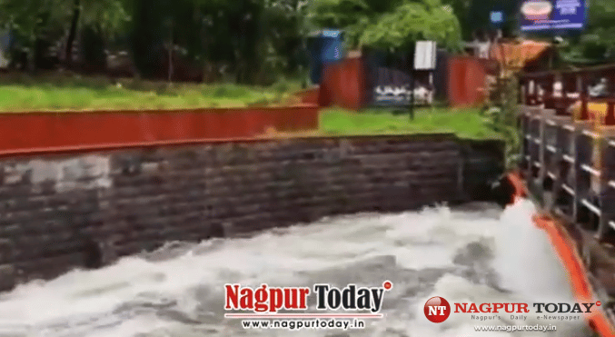 Video: Nagpurians rejoice as Ambazari lake overflows!