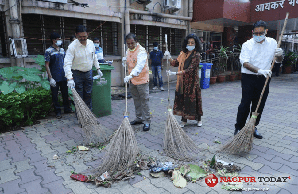 Aayakar Bhavan organizes cleanliness drive in Nagpur