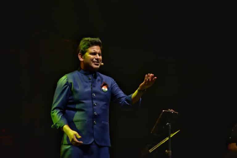Poet Muntashir warms up hearts of audience at Khasdar Sanskrutik Mahotsav