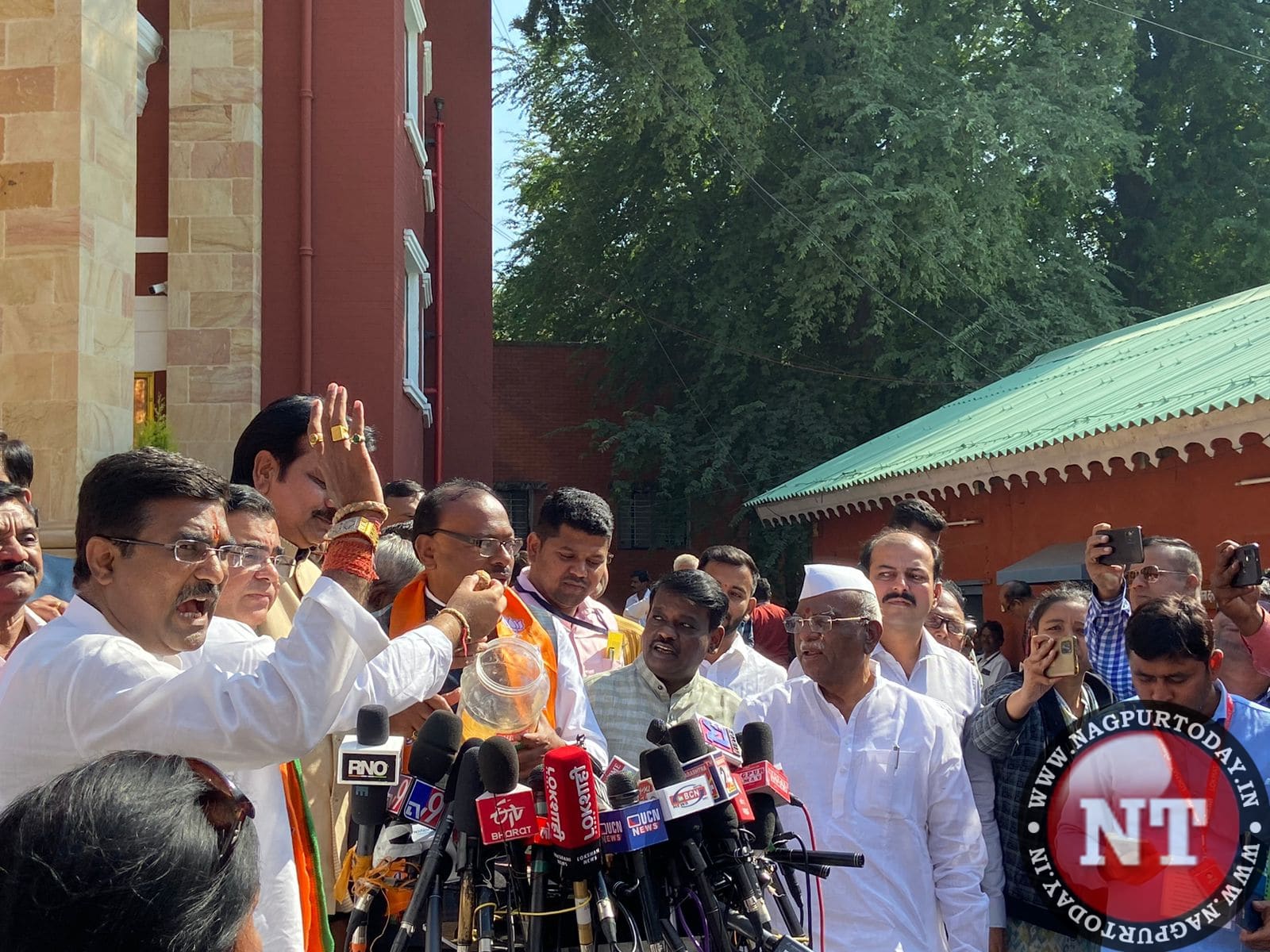 Video: Gram Panchayat polls: BJP’s jallosh echoes at Nagpur Vidhan Bhavan