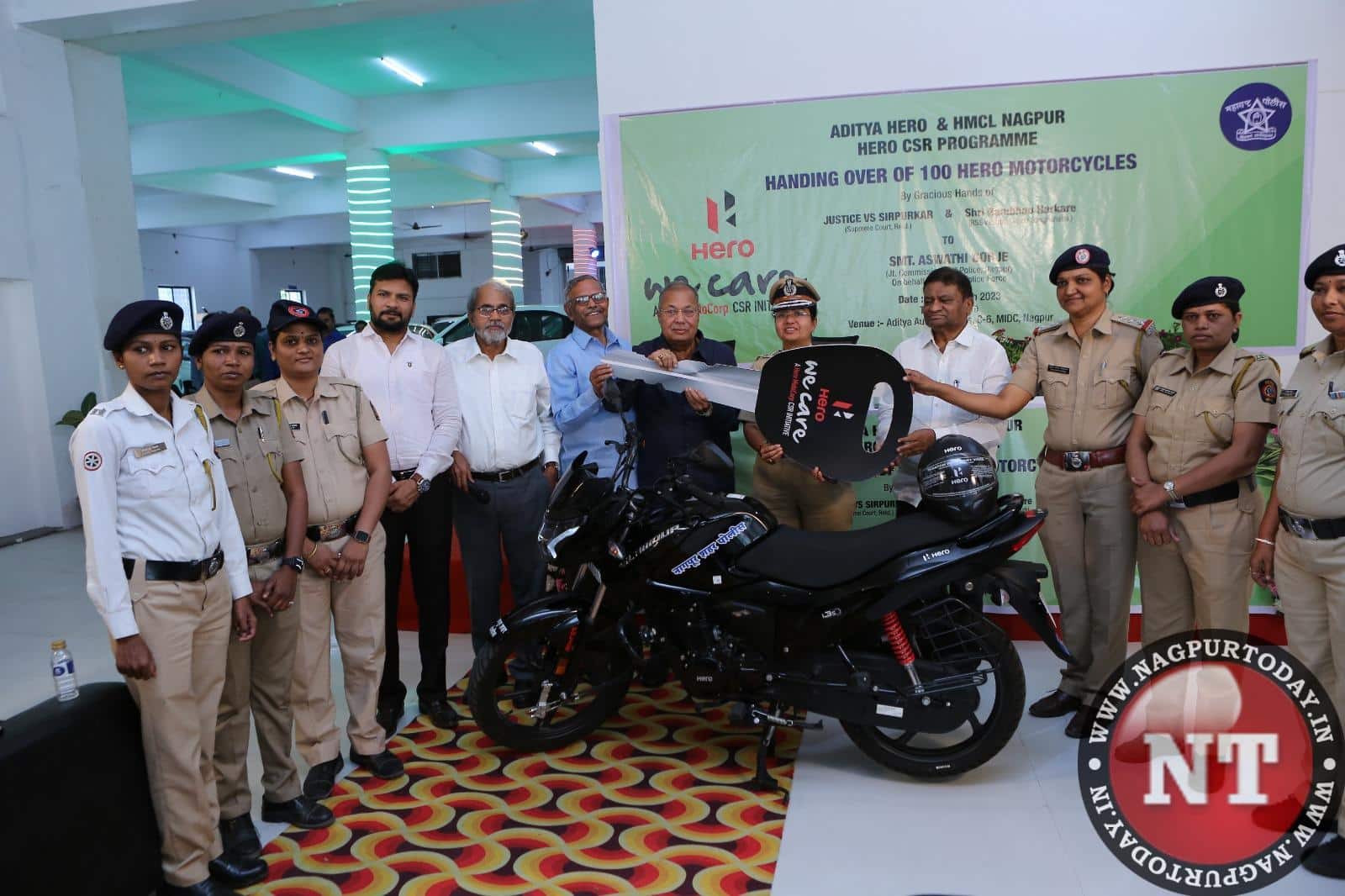 Aditya Hero and HMCL Nagpur gives away 100 Hero motorcycles and helmets to Nagpur Police Force