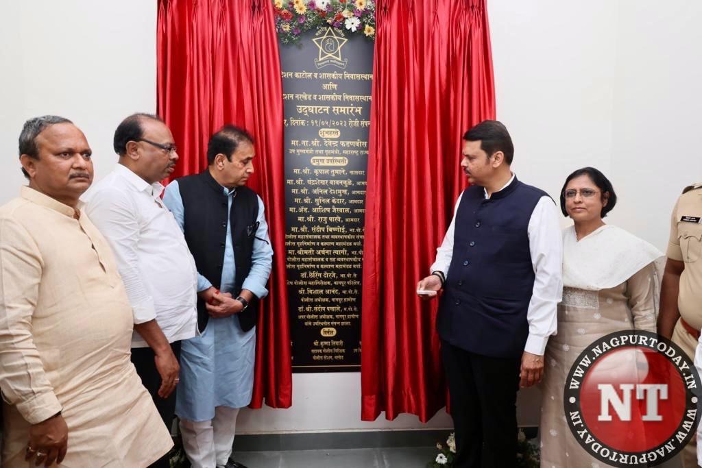 Fadnavis opens new building of Katol Police Station, police quarters