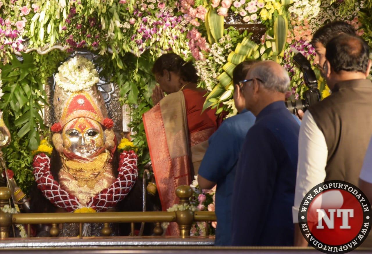 President Murmu visits Jagdamba Temple at Koradi