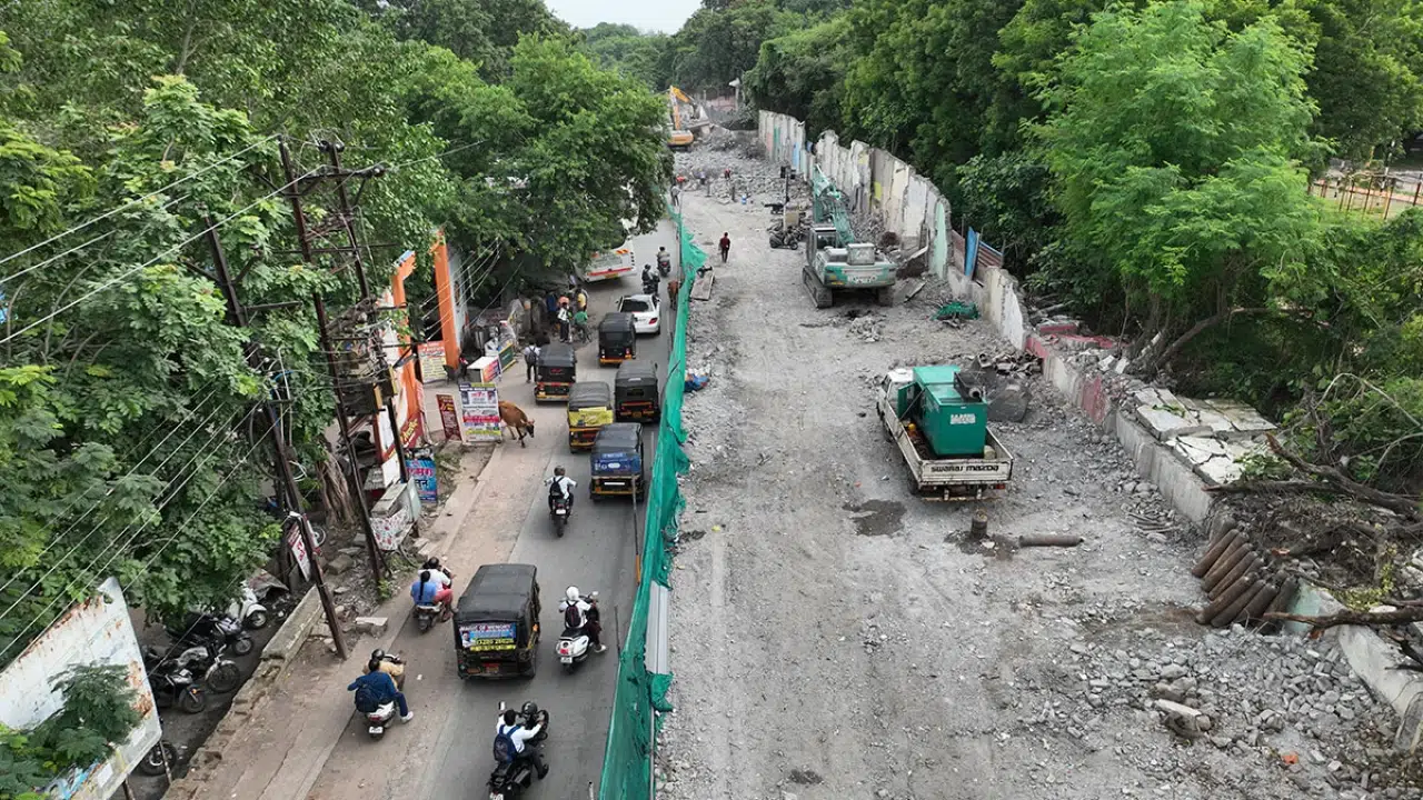 Maha Metro begins 4-lane road in front of Nagpur Railway Station