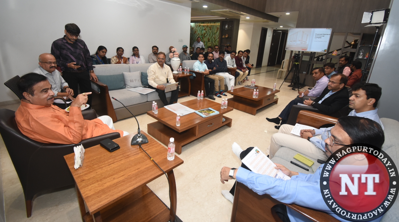 Build a state-of-the-art Garment Zone on Subhash Road, Nagpur: Gadkari