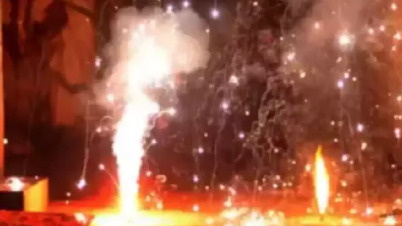 Firecrackers boom as Nagpur celebrates ‘Maha Diwali’ to mark Pran ...