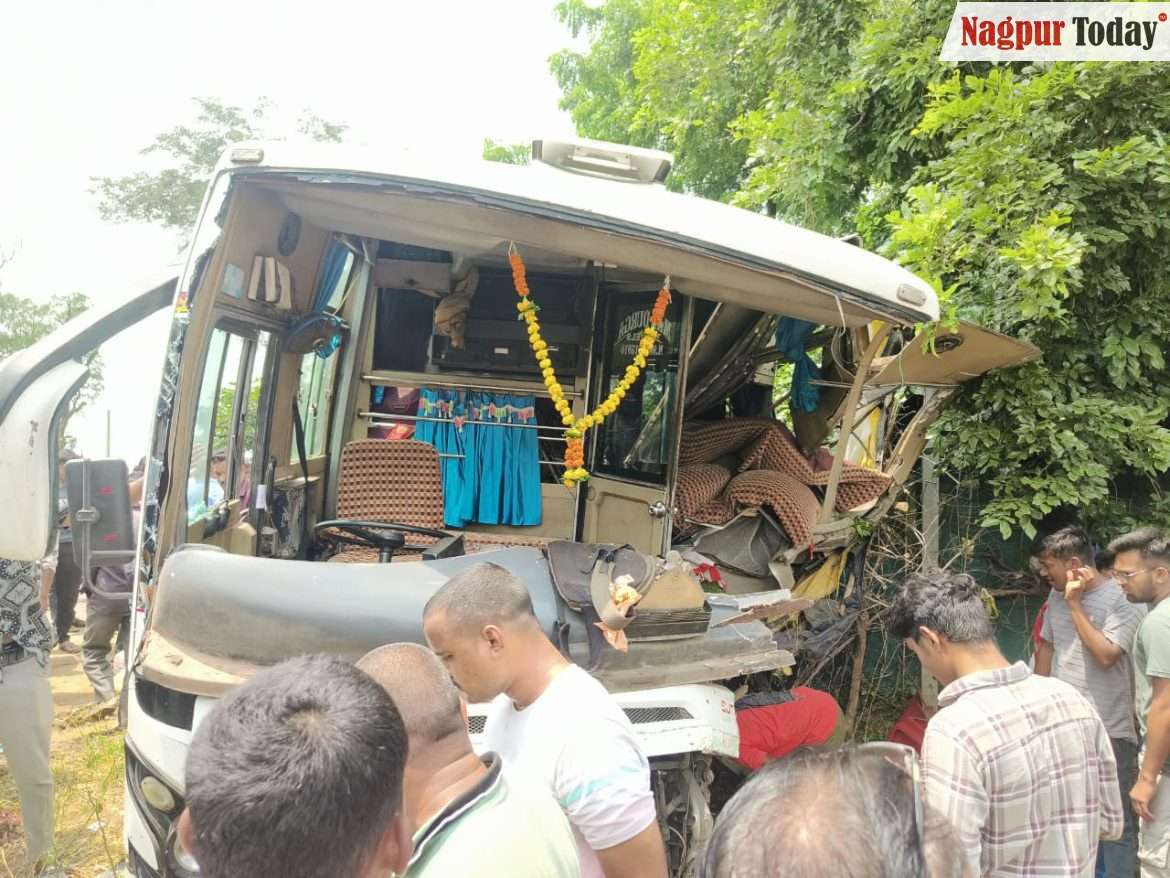 Tragic Collision on Nagpur-Umred Road: Four Dead, Over a Dozen Injured