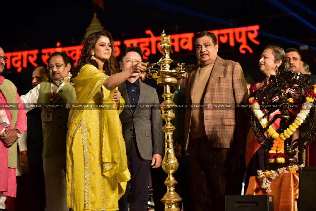Khasdar Sanskrutik Mahotsav 2024 Inaugurated with Grandeur by Padma Shri Kajol