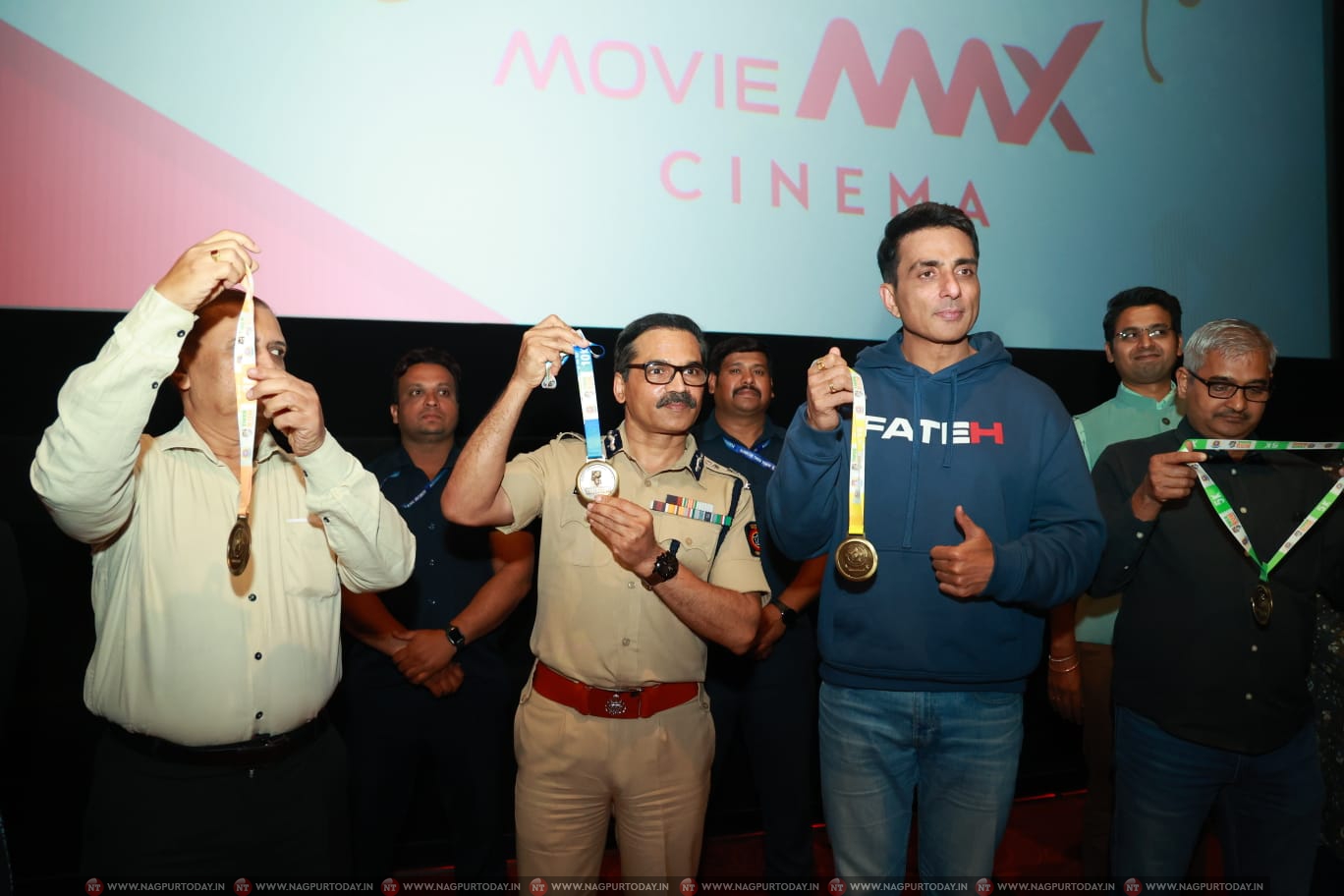 Sonu Sood Surprises Nagpur Police at Special Fateh Movie Screening Organized by Commissioner Dr ...
