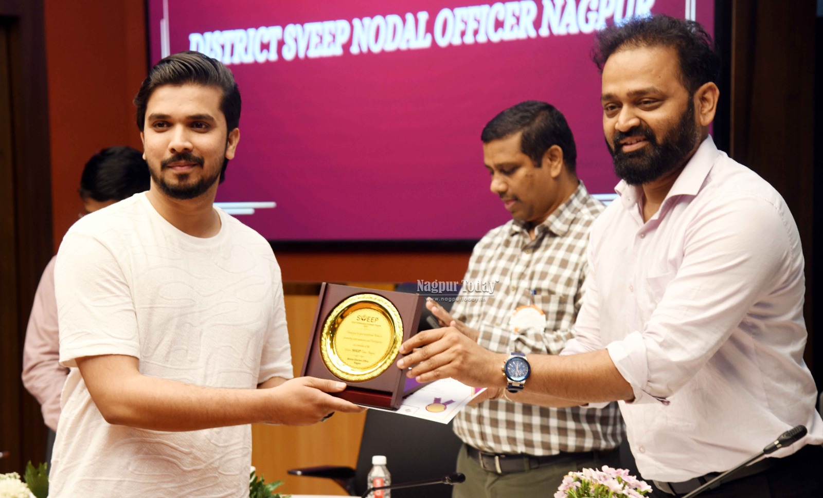 Nagpur’s RJ Farhan Honored by Election Commission for #YourVoteIsHot ...