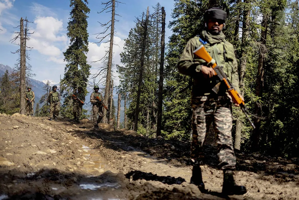 Army Chief arrives in Kashmir to review situation