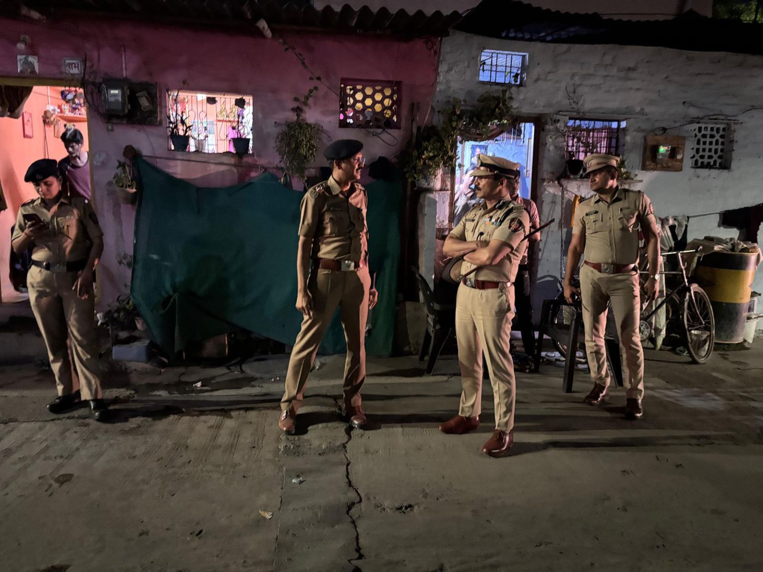 CP Dr. Ravindra Singal’s Surprise Night Patrol in Nagpur Draws Public ...