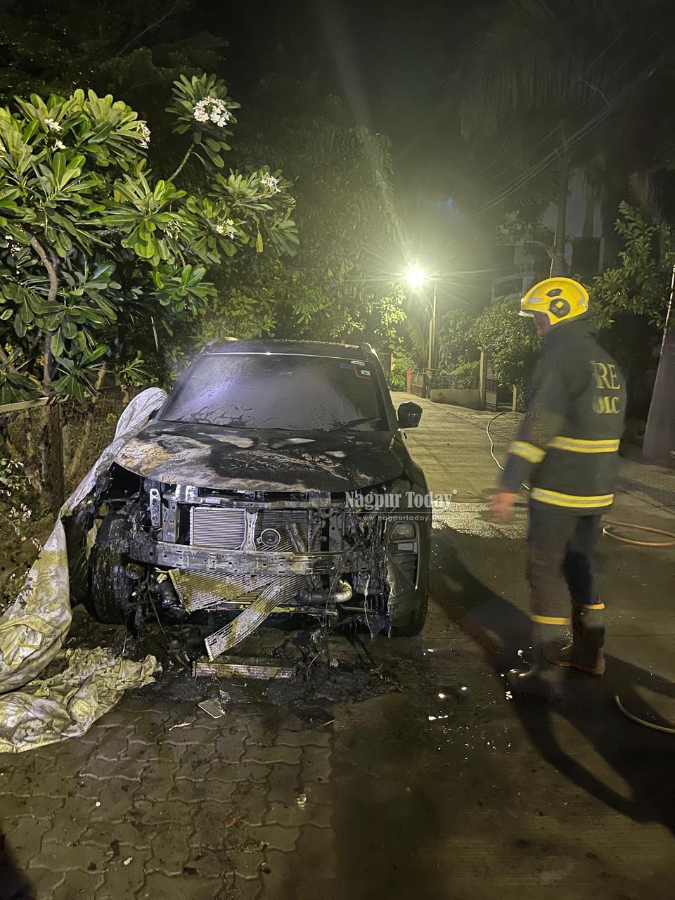 Parked car gutted in midnight blaze in Manish Nagar, Nagpur; no injuries reported