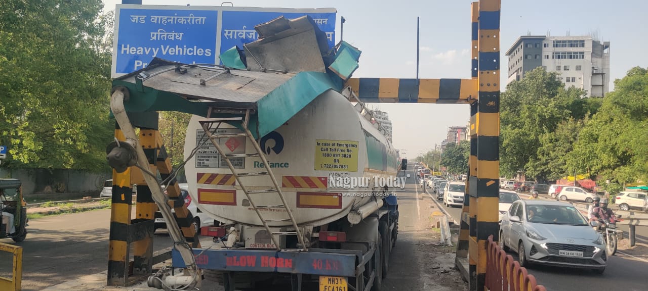 Crash test: Newly-installed height barrier at Sitabuldi Flyover rammed ...