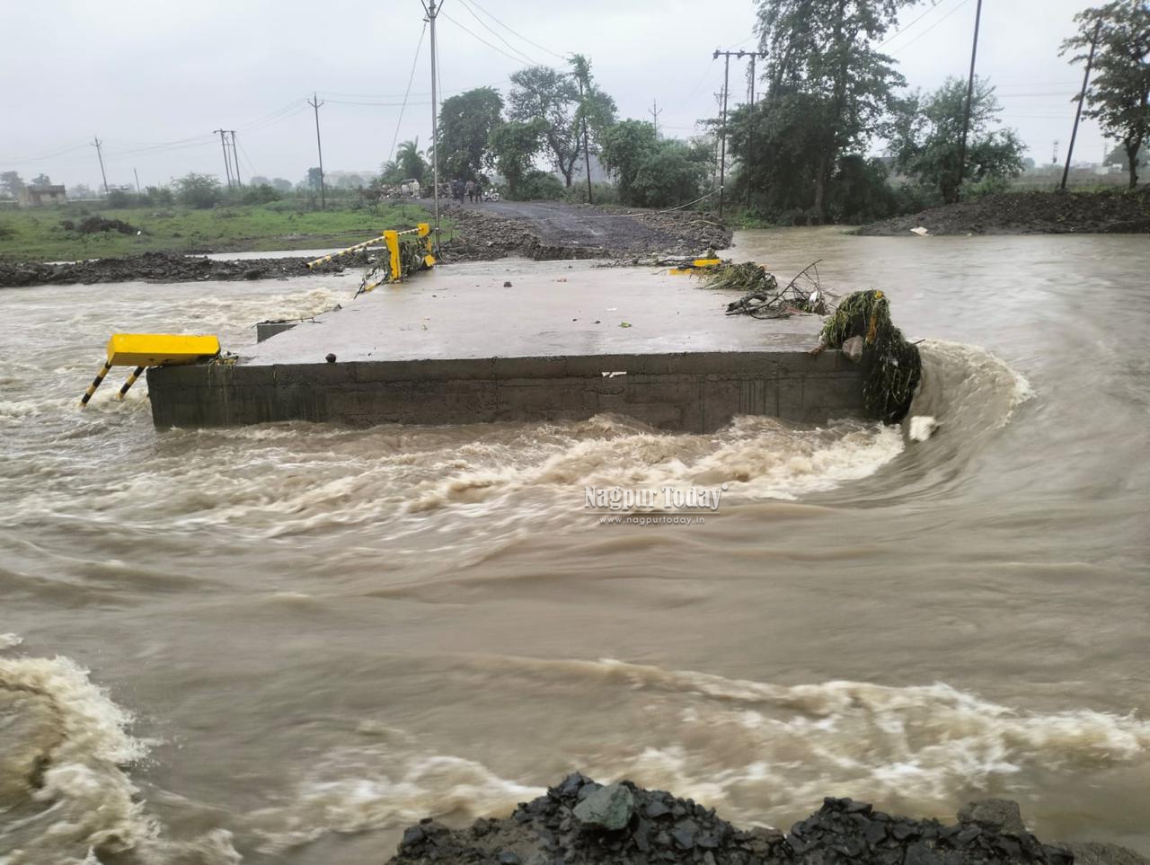 Rain hovoc in Nagpur; newly-built bridge on Beltarodi-Ghogli Road ...