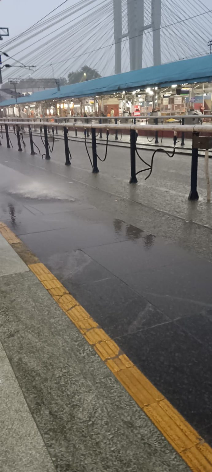 CM Reviews Nagpur Rainfall Crisis Amid Severe Waterlogging