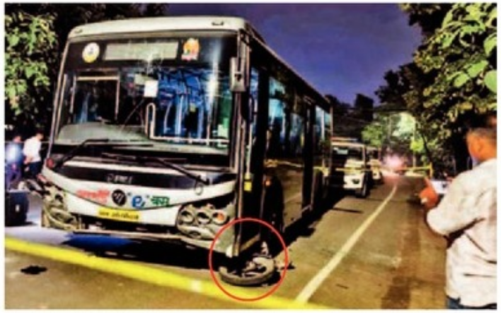Bike collides with NMC’s e-bus in Seminary Hills, one dead, two hurt